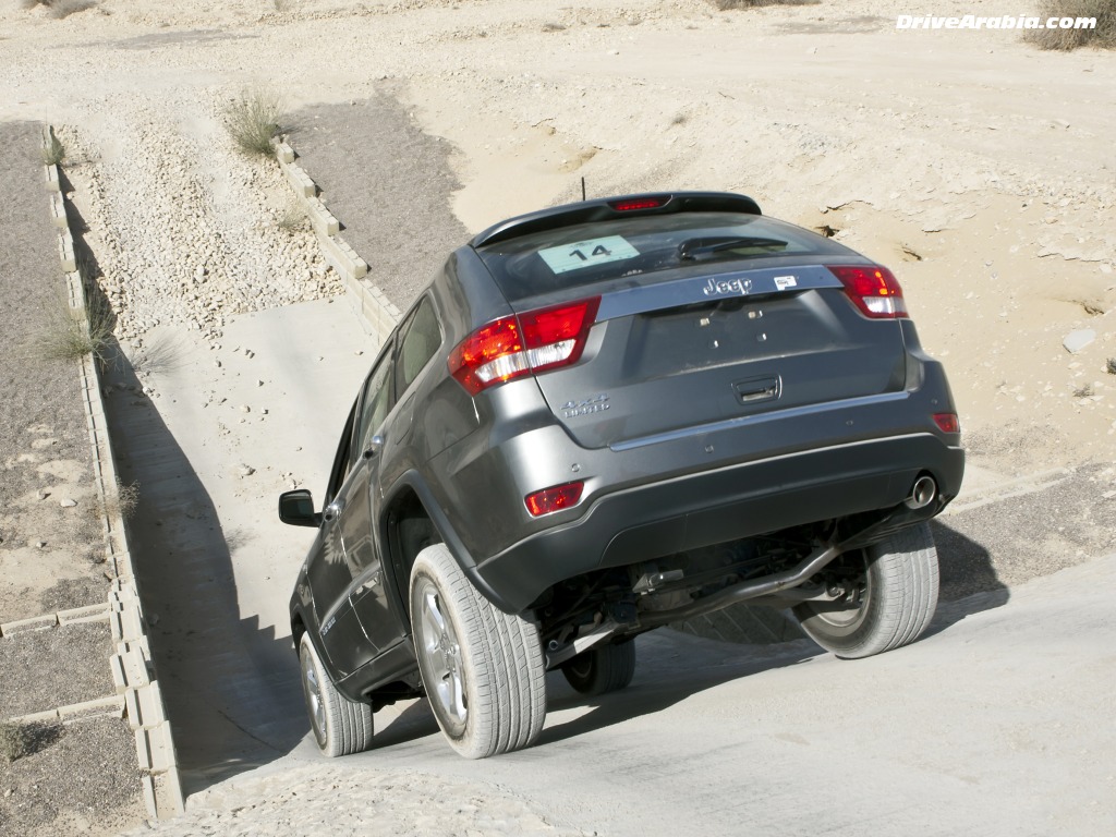 First drive: Chrysler 300C, Grand Voyager, Jeep Grand Cherokee SRT8 ...