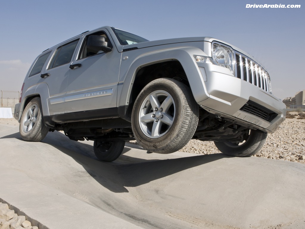 First drive: Chrysler 300C, Grand Voyager, Jeep Grand Cherokee SRT8 ...