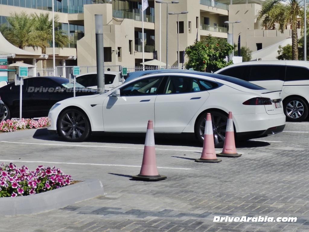 Tesla Model S electric car spotted in Abu Dhabi – DriveArabia UAE, KSA ...